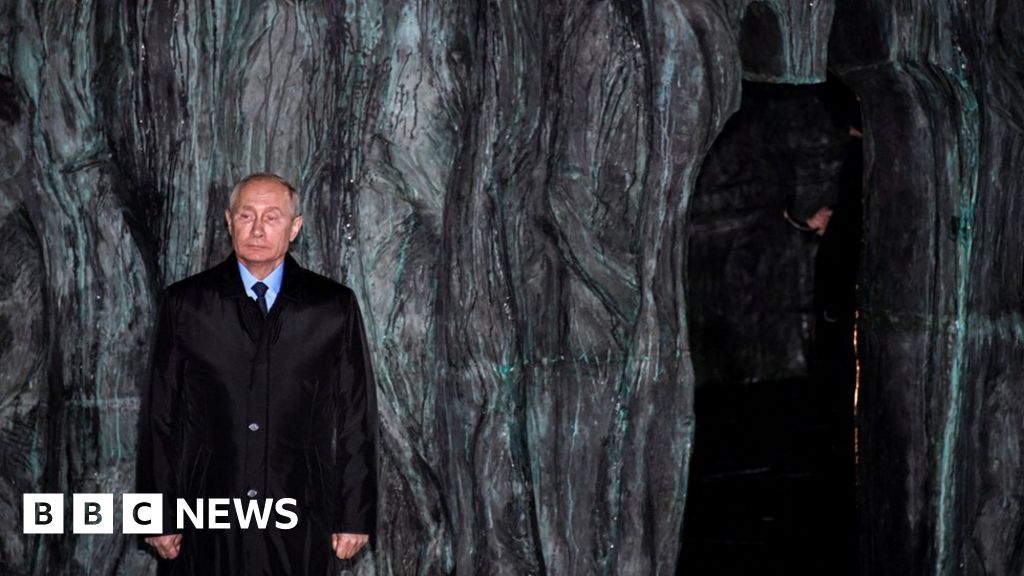 Wall of Grief: Putin opens first Soviet victims memorial - BBC News