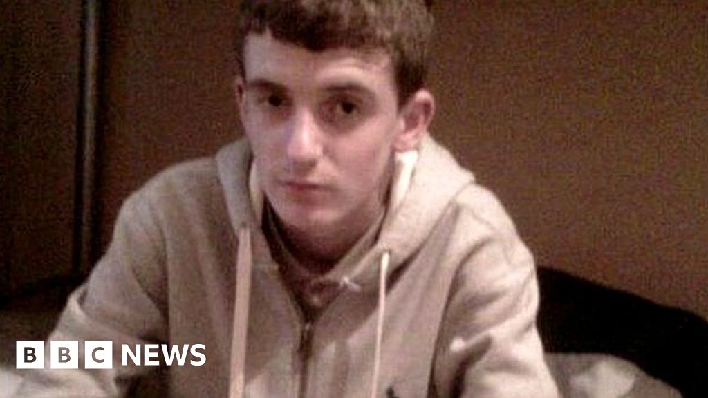 Liverpool passer-by stole phone from shot dying teen - BBC News