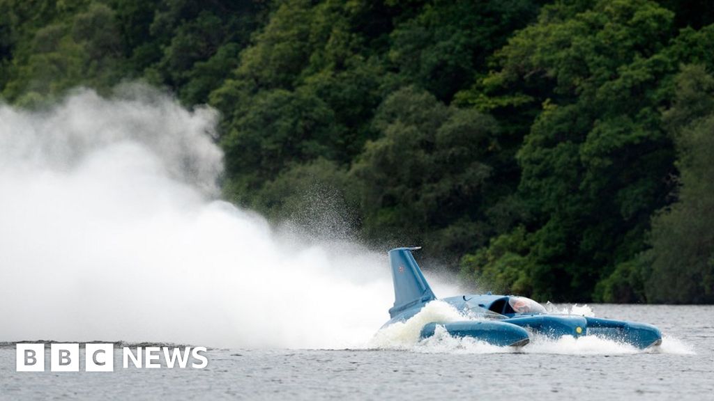 Bluebird: Museum's legal threat over iconic craft - BBC News