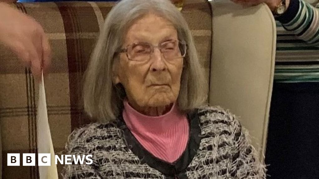 Warrington woman, 108, hails red wine as secret to long life - BBC News