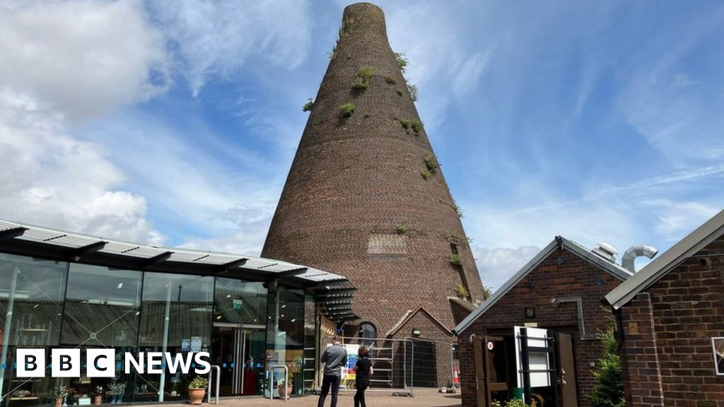 Landmark cone-shaped monument in Black Country to be restored - BBC News