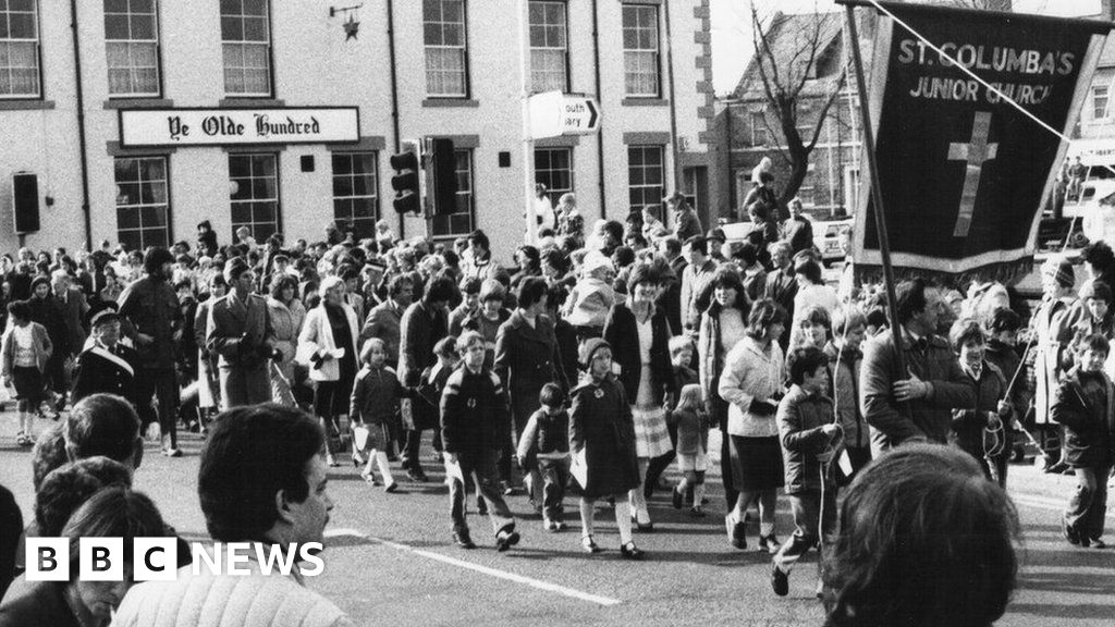 North Tyneside Good Friday parade memories sought - BBC News