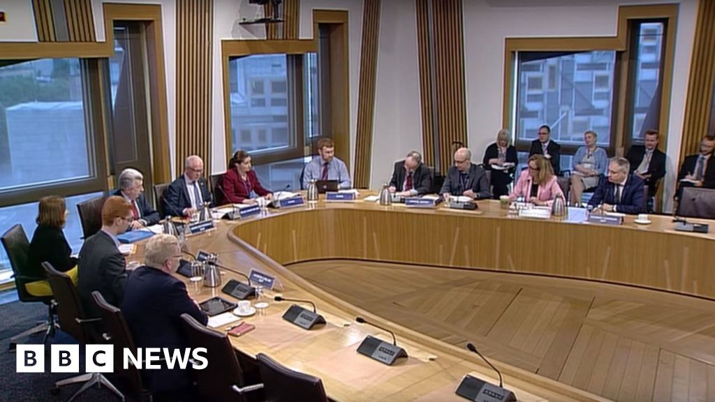 Holyrood committee calls for single market focus in Brexit talks - BBC News