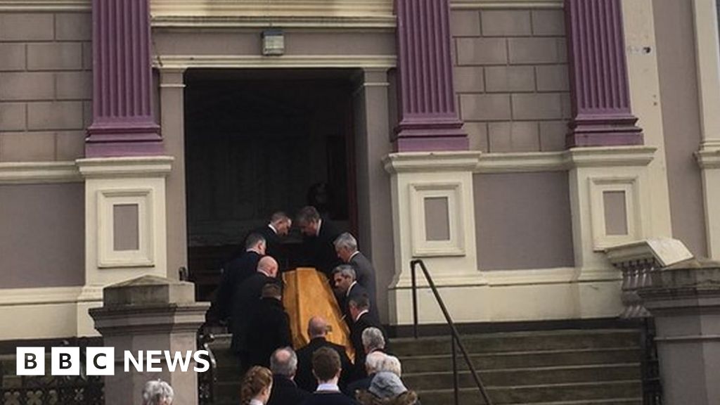 Glen Barr: Funeral for former UDA leader - BBC News