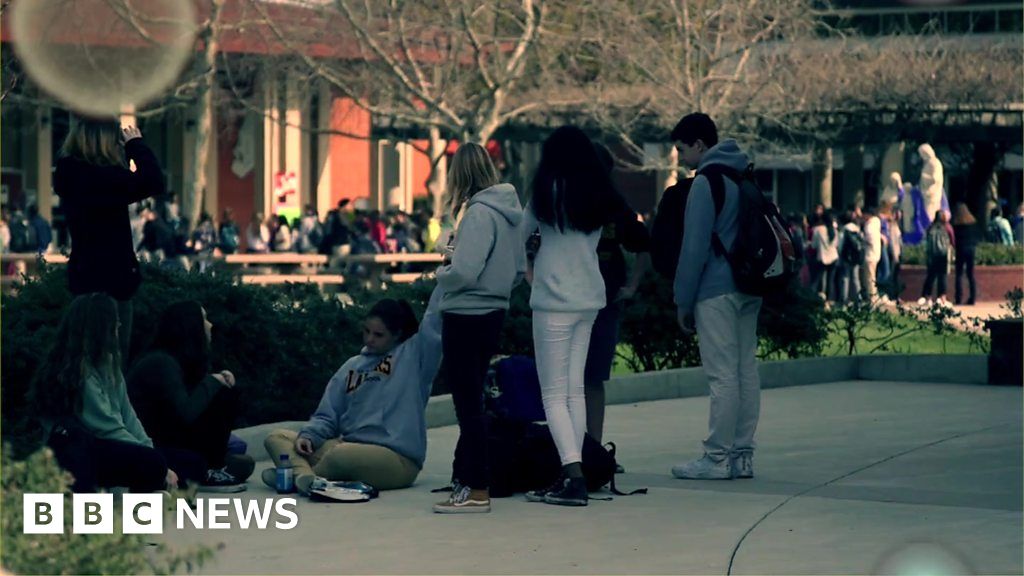 Snapchat IPO: California school banks millions - BBC News