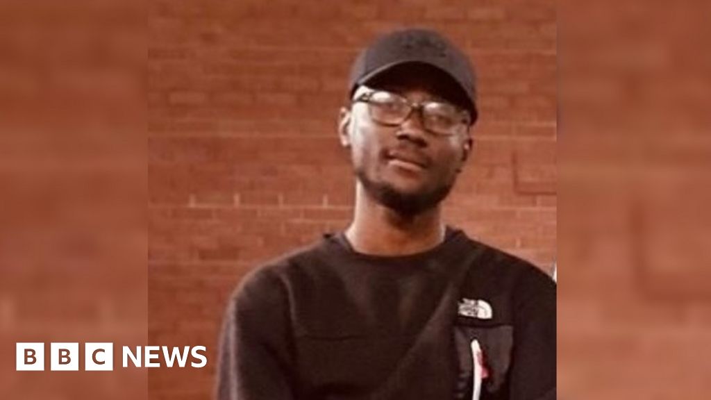 Doncaster murder inquiry: Police name stabbing victim - BBC News