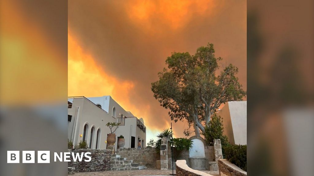 Rhodes fires: Family describe 'holiday from hell' - BBC News
