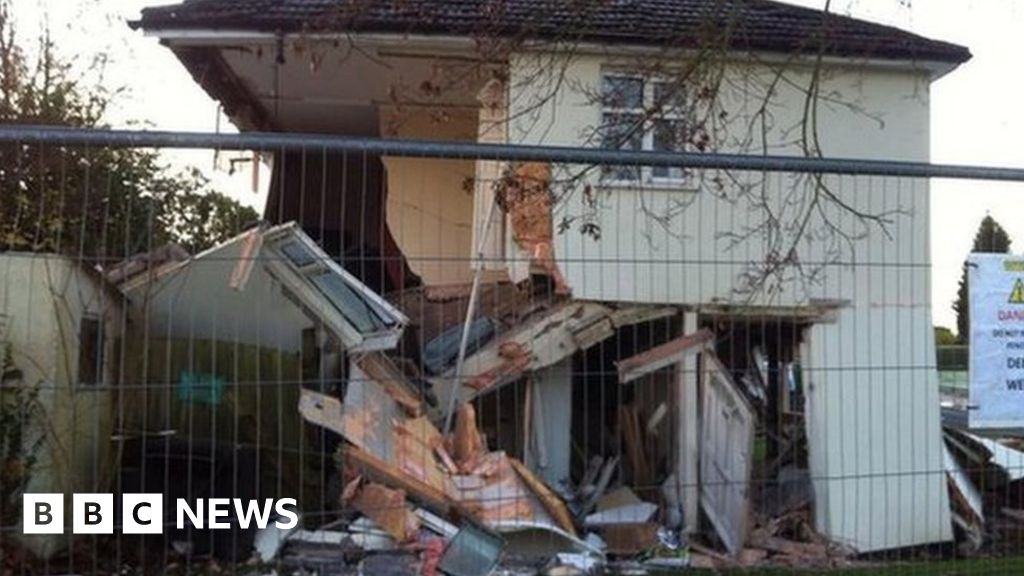 Man cleared over Birmingham flat explosion death - BBC News