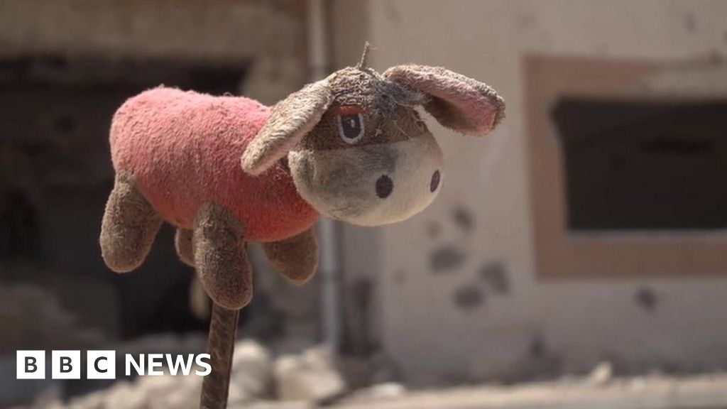 Why Gaddafi's home is still a ghost town - BBC News