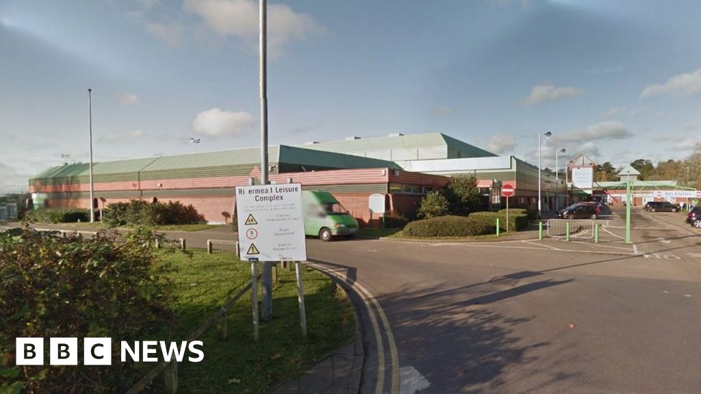 Two girls in hospital after Reading stabbings