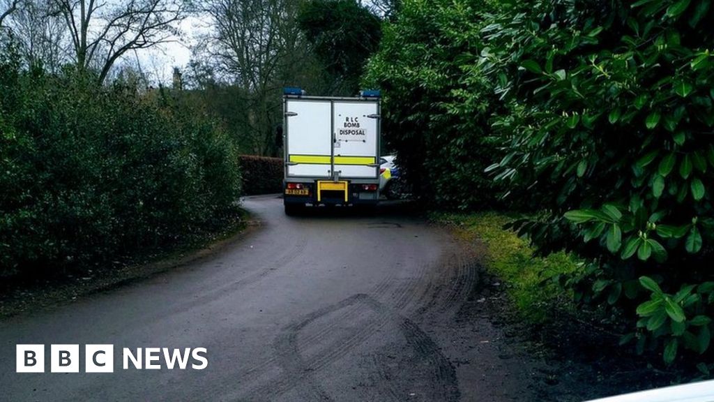 'Unexploded tank round' discovered in Cookham - BBC News