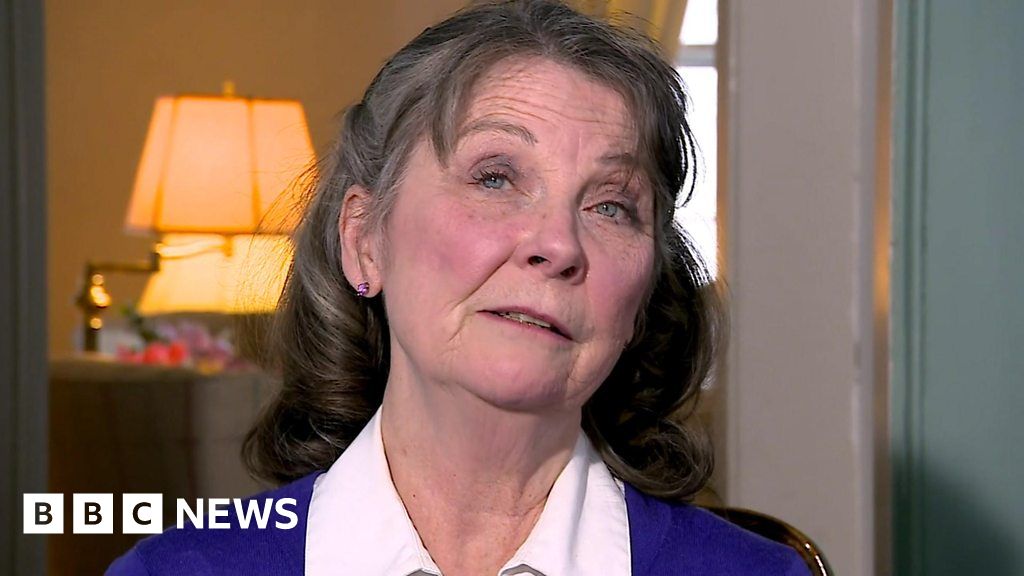 The Republican women learning to love Trump - BBC News