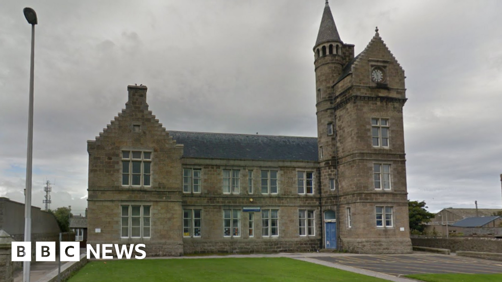 Three teenage girls charged over Fraserburgh school fire - BBC News