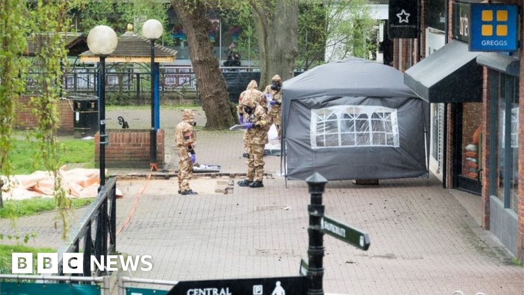Salisbury declared decontaminated after Novichok poisoning - BBC News