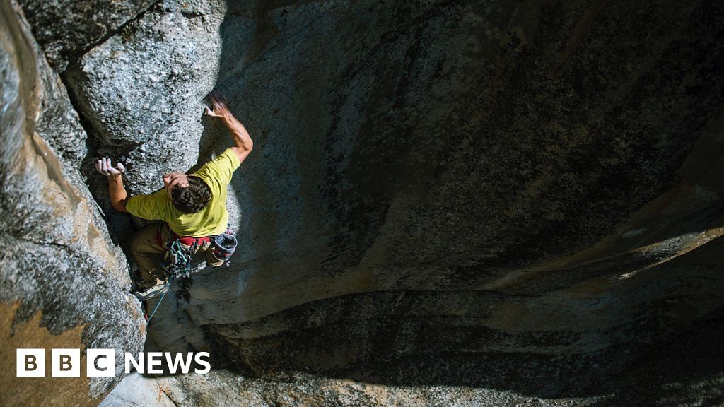 El Capitan: Americans break 'unbeatable' climbing record