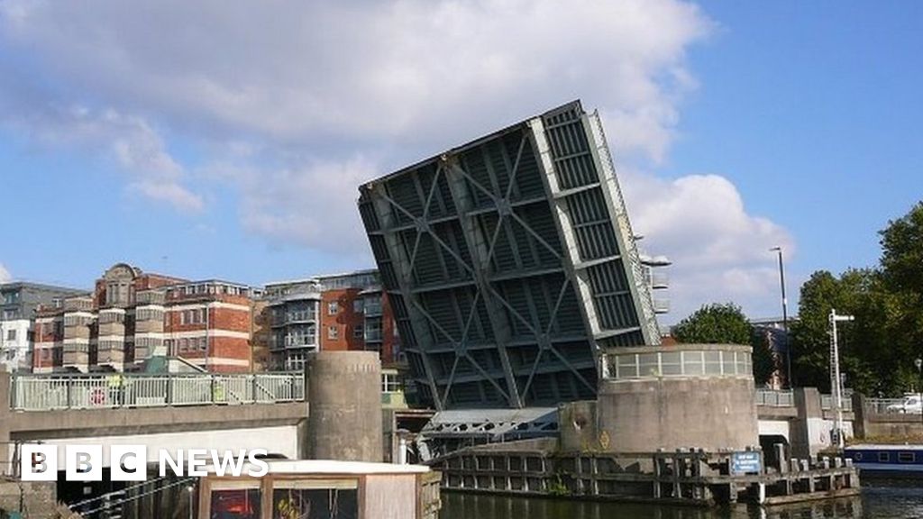 Redcliffe Bascule Bridge to fully close for refurb testing - BBC News