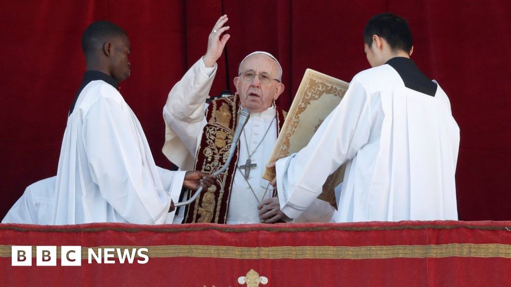 Pope Francis urges peace in conflict zones in Christmas address - BBC News