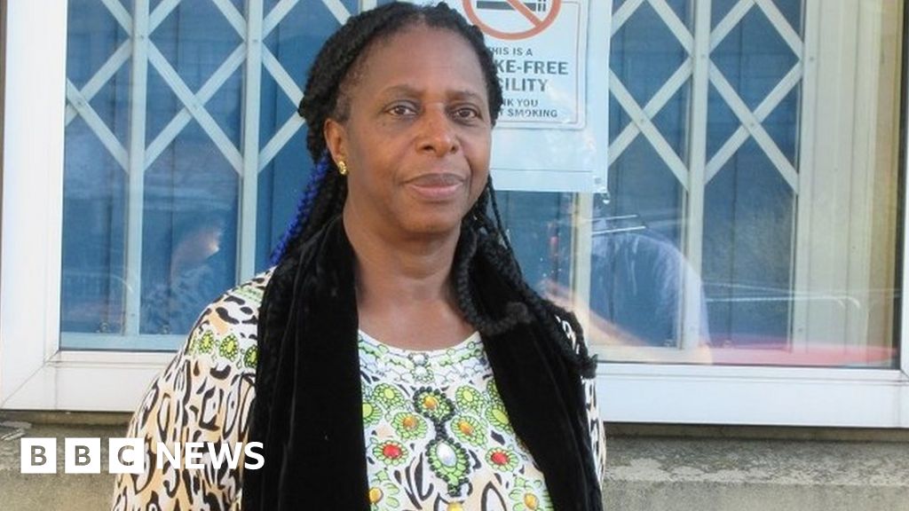 Tributes after Sutton Coldfield MBE nurse Paulette Bolton dies - BBC News