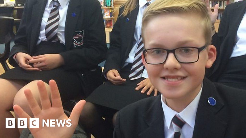 'Maybe I could be the first deaf PM' - BBC News