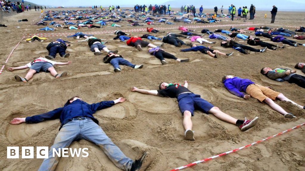 Sand angels world record bid held on Weston-super-Mare beach - BBC News