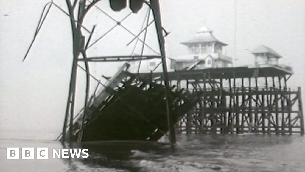 Clevedon Pier's collapse remembered 50 years on - BBC News