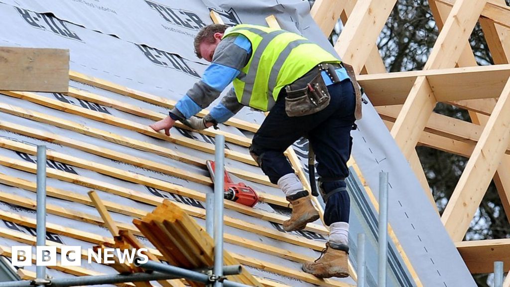 Council approves 9,000 new homes plan for Lancaster - BBC News