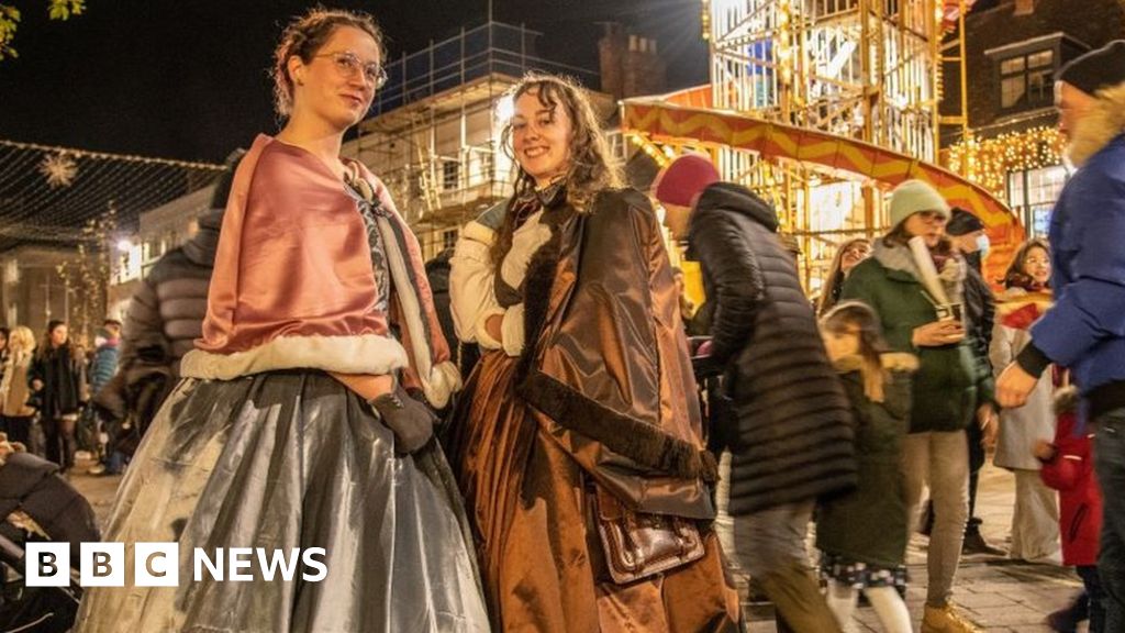Warwick's Victorian Evening celebrates 40th anniversary - BBC News
