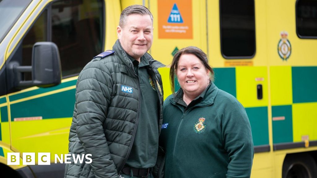 London Ambulance Service Bexleyheath Twins Save Mans Life Bbc News