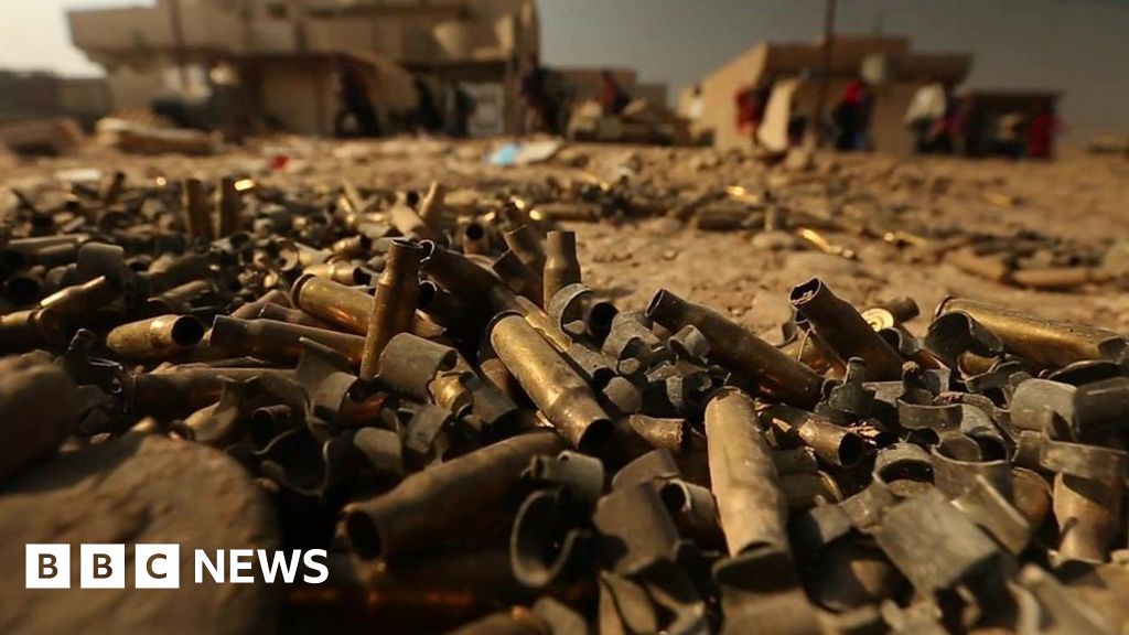 Mosul battle: Iraqi forces under fire as they push into city - BBC News