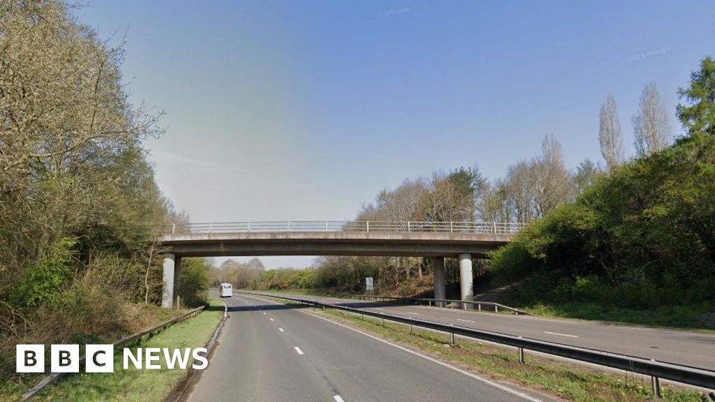 Lightwater: One dead and another injured after bridge crash - BBC News