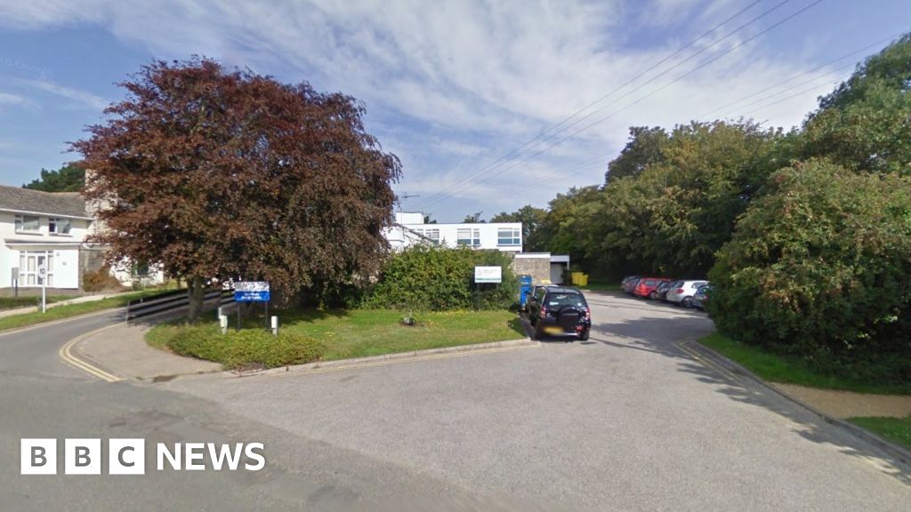 Wareham Surgery bans advanced GP appointments - BBC News