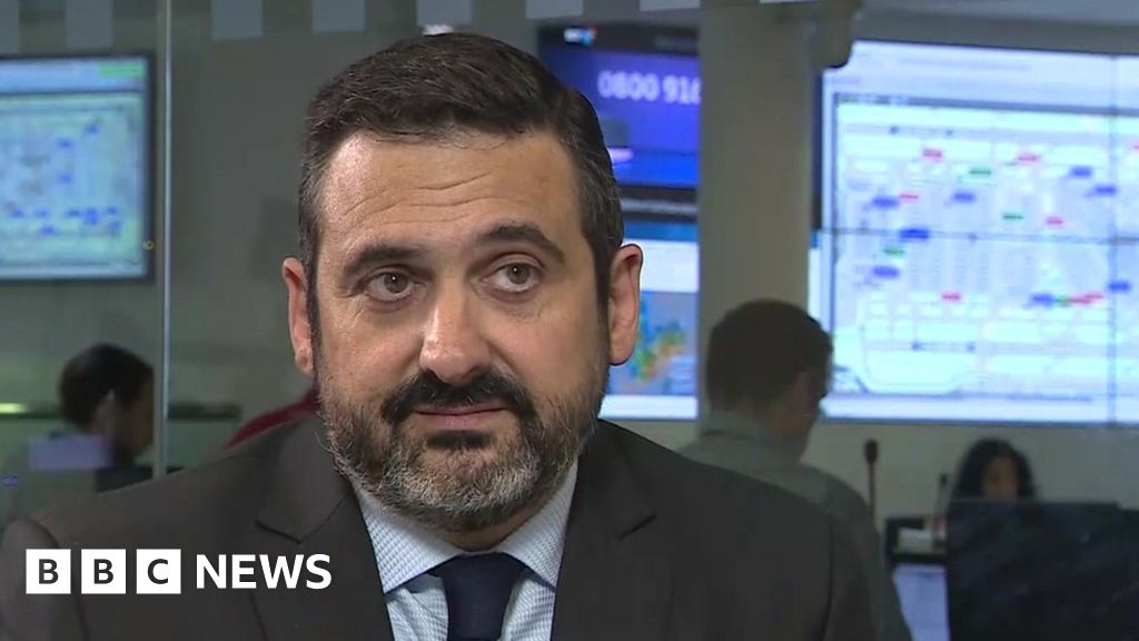 BA boss 'won't resign' over flight chaos - BBC News