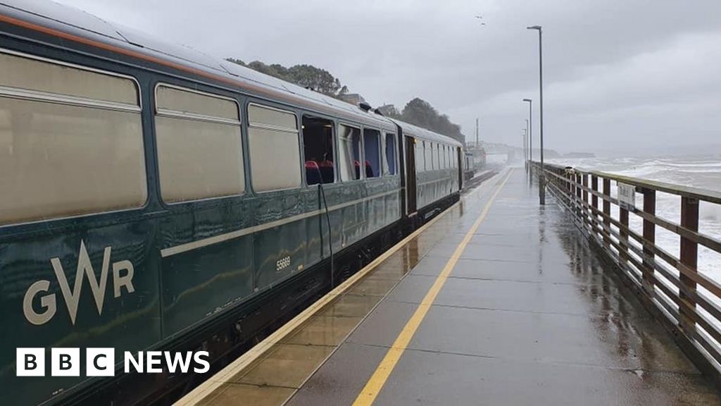 Passenger hurt when wave smashes Great Western Railway train windows ...