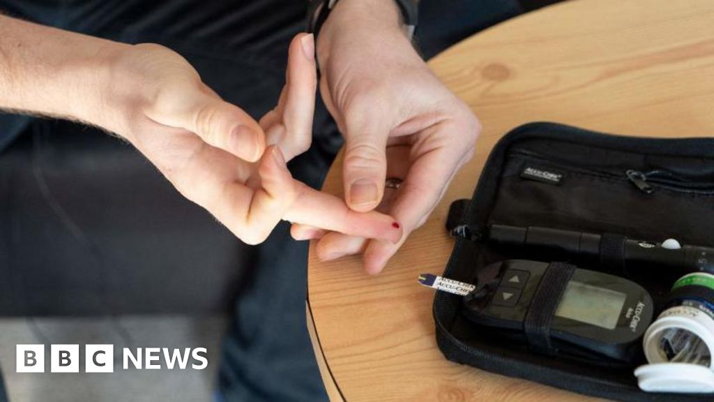 Hull coroner criticises DVLA over diabetic driver medical checks - BBC News