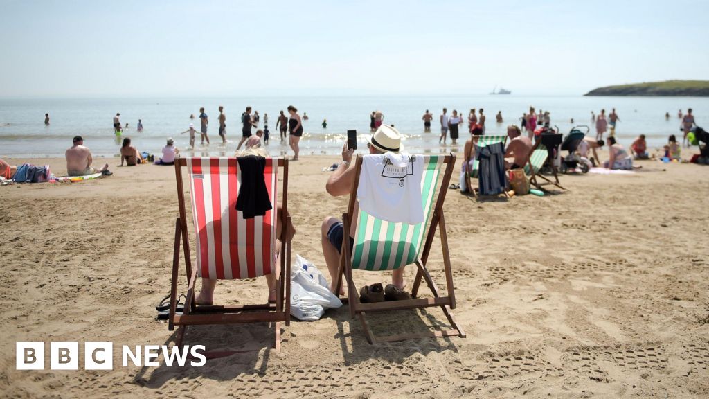 Forecast hot weather in Jersey prompts safety warning - BBC News