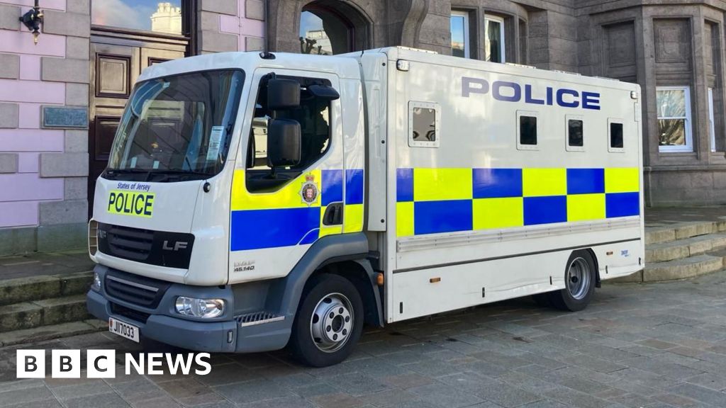 'Porch pirates' stealing packages in Jersey - BBC News