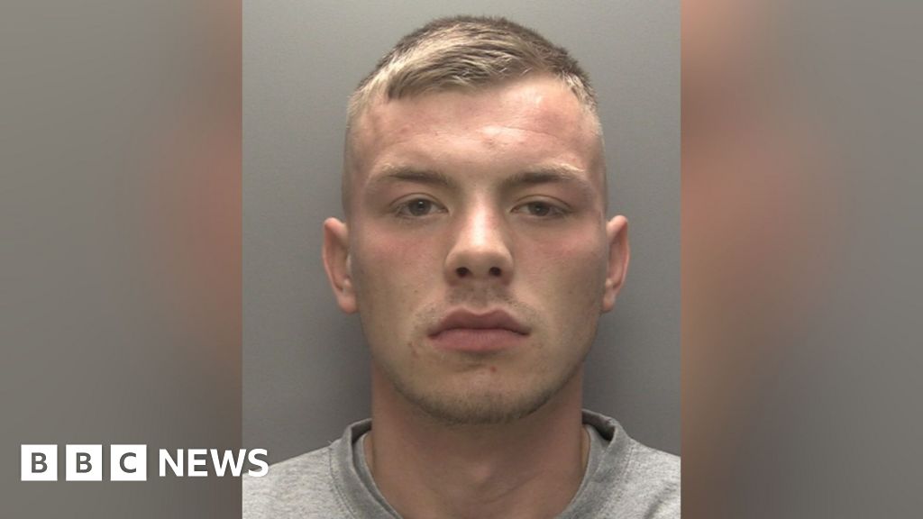 Christopher King: Lance Kinsley guilty of Hull manslaughter - BBC News