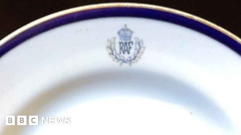 'Lawrence of Arabia' RAF plate sells at auction in Dorset