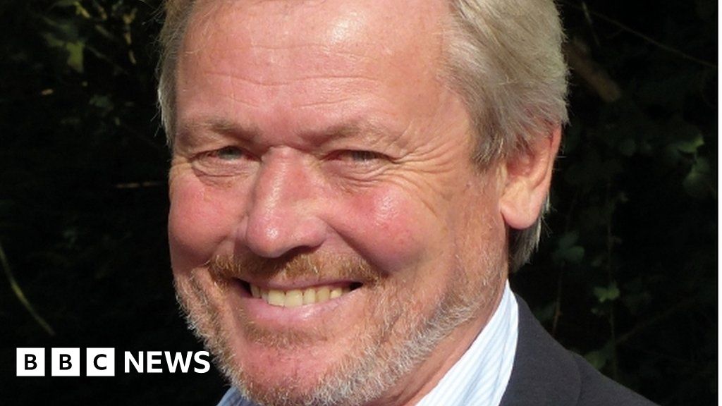 Inquiry call over ambulance delay death in Clacton - BBC News