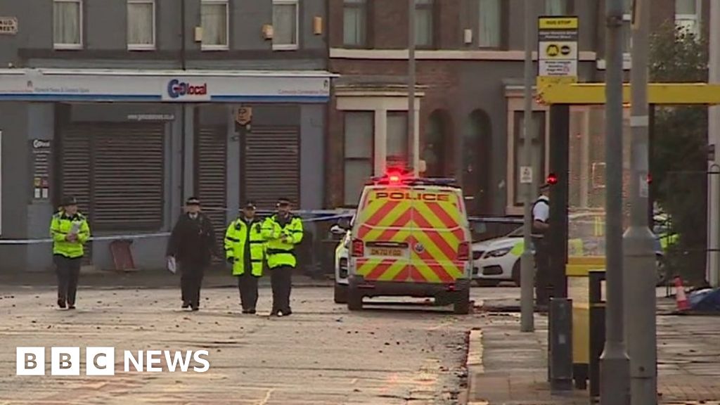 Man injured in triple stabbing at Toxteth flats dies - BBC News