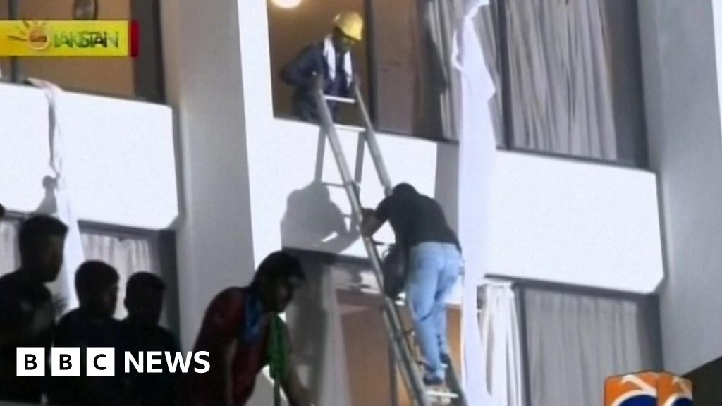 Pakistan hotel fire kills at least 11 people - BBC News