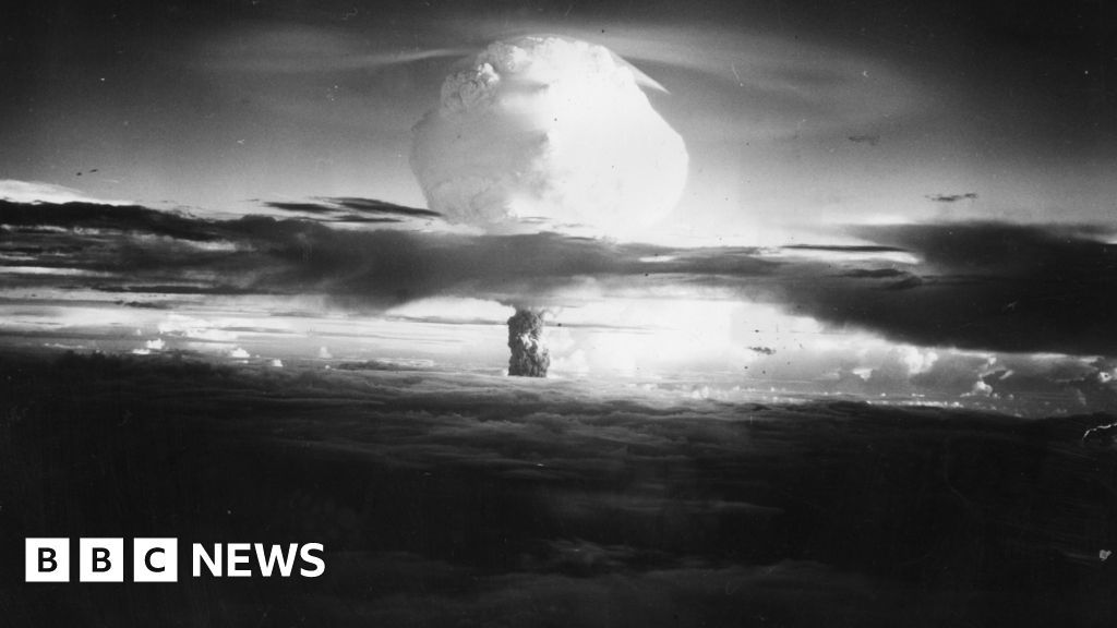 Nuclear conflict risk: Why the bomb is back - BBC News
