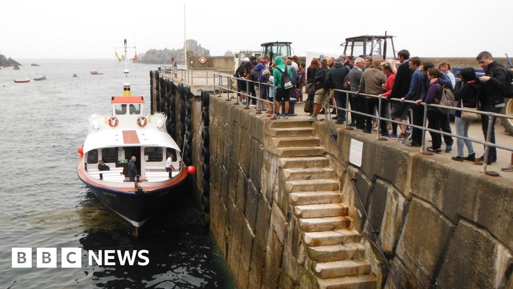 Call for UK government review of Sark affairs rejected - BBC News