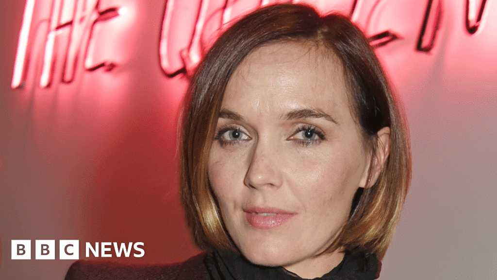 Victoria Pendleton reveals depression after Everest attempt - BBC News