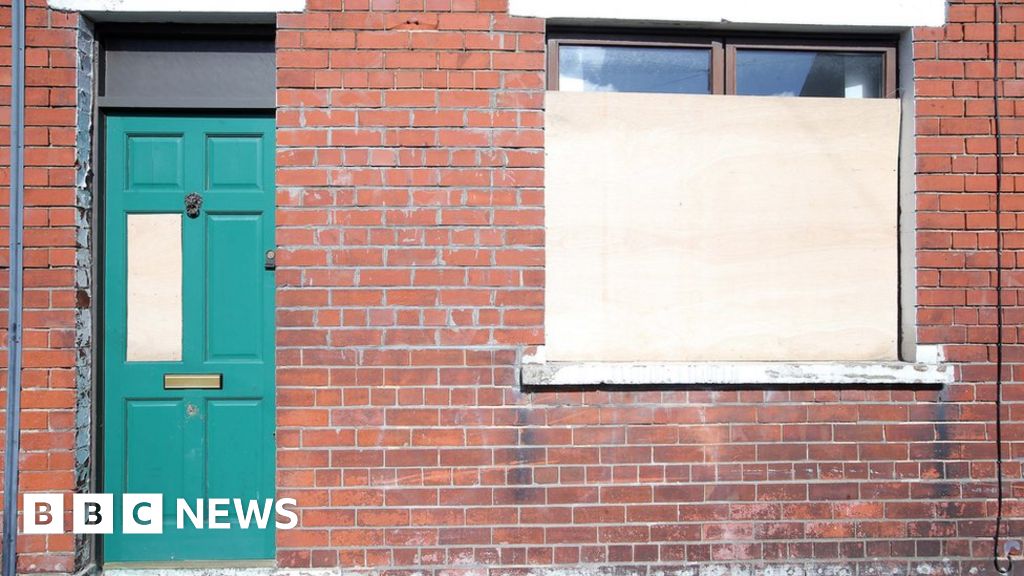 Lurgan 'hate crime' attack leaves four people shaken - BBC News