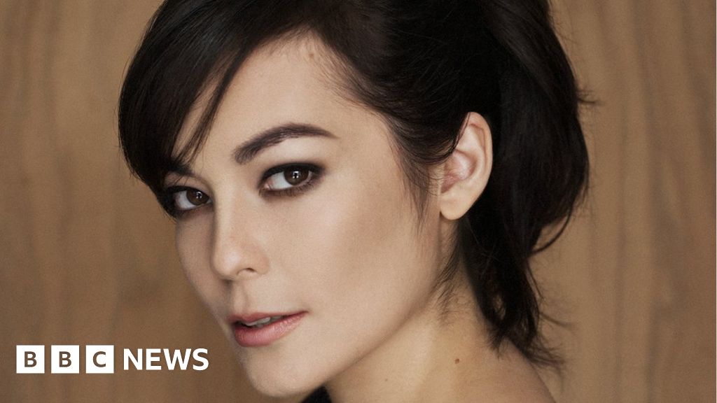 The model who set up a luxury travel firm after a dare - BBC News