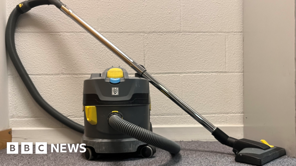 PSNI officer investigated over alleged vacuum theft - BBC News