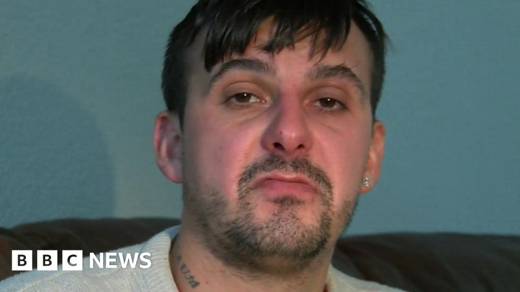 Simon Chinery 'made up knife-wielding clown attack' - BBC News