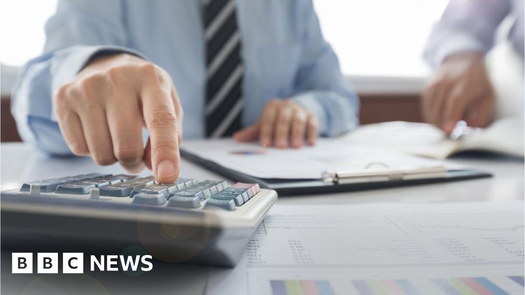 GP finance advice scheme boosts income - BBC News