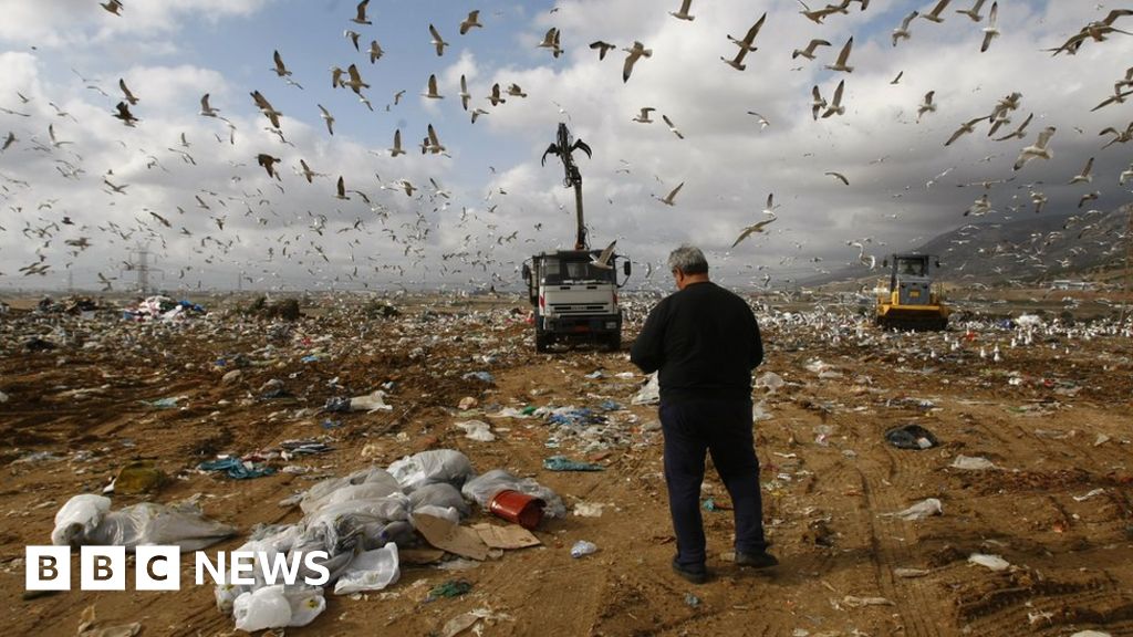Greece fined €10m for breaking EU waste rules - BBC News